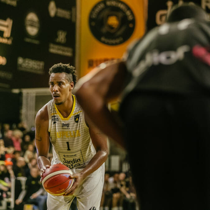 Le leader à Gaston Neveur ! | Stade Rochelais Basket
